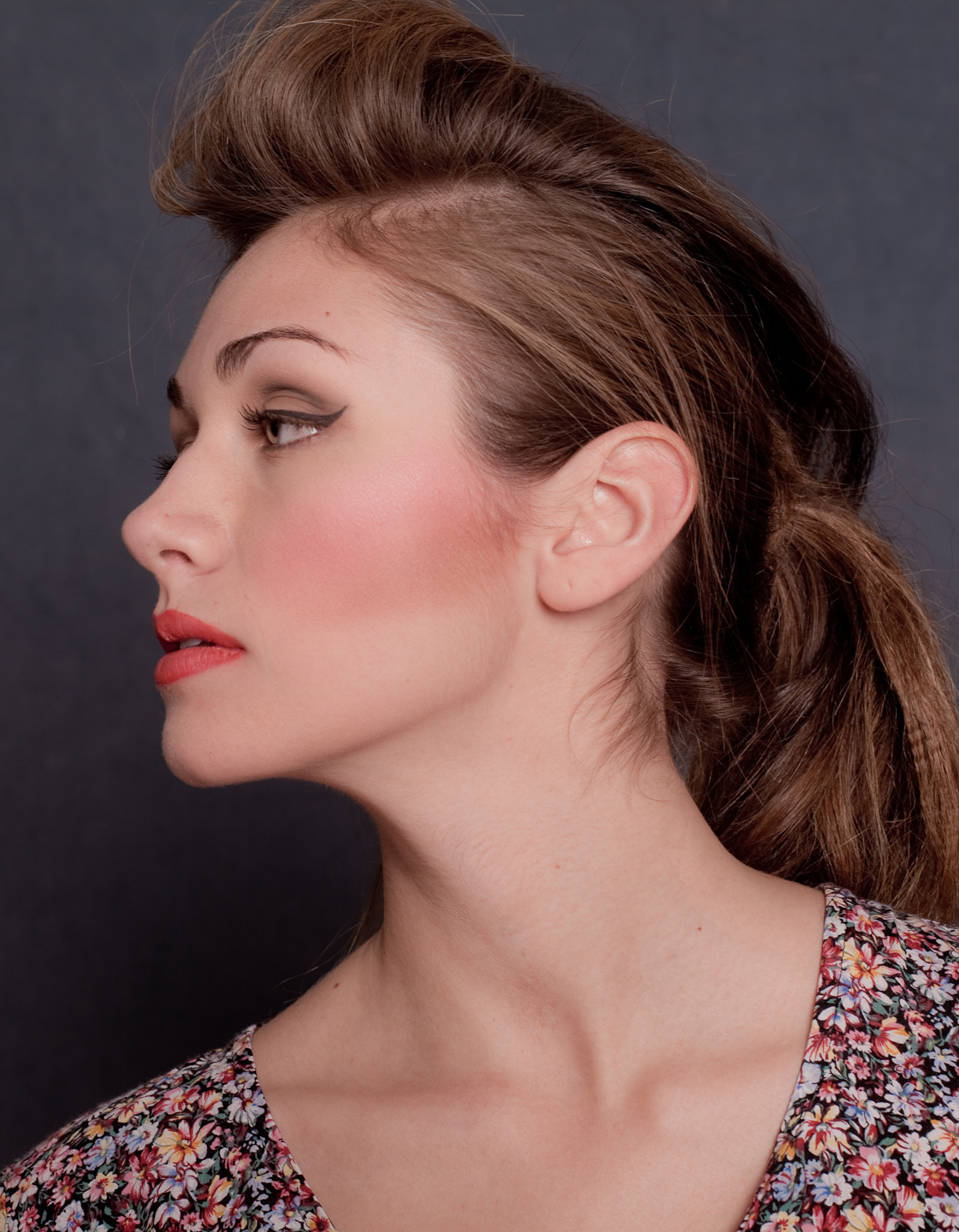 Karleigh Johnstone: Make Up Artist: Creating Perfect Cheekbones