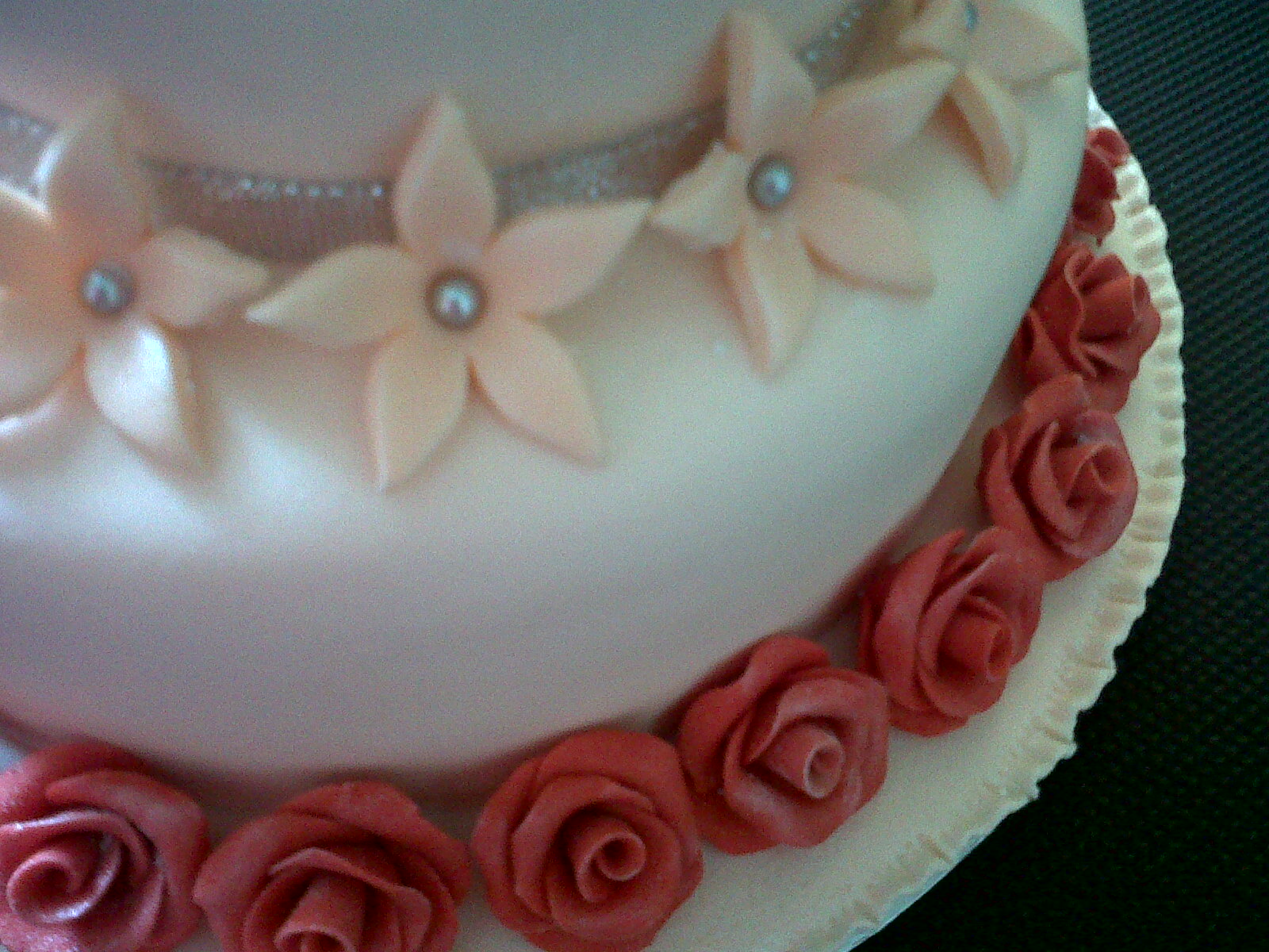 fadeliciouscakes: Fondant Cakes - Theme Red and Silver