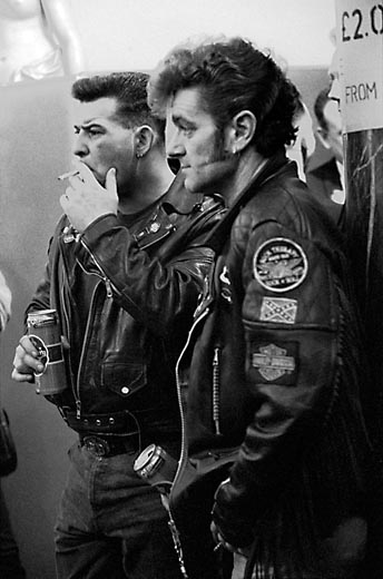 la musica en las tribus urbanas: ROCK.