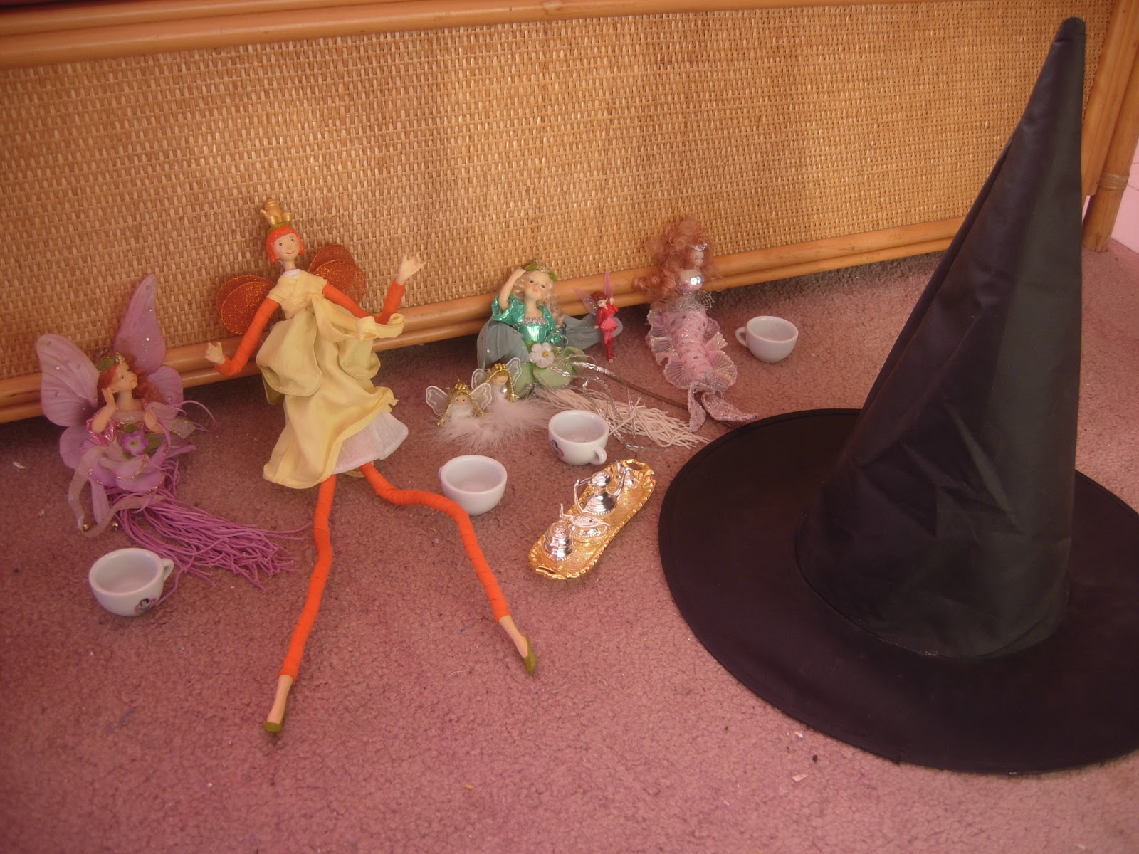 A PINK DREAMER: The magic hat is having tea with the 7 fairies and ...