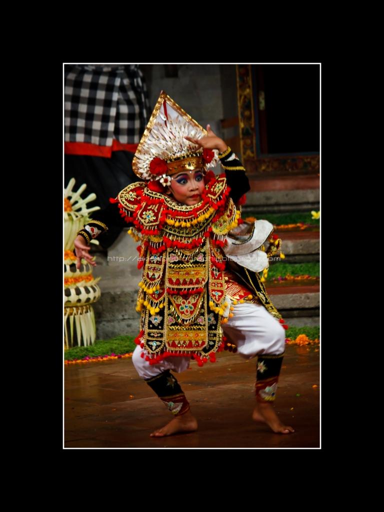Aki Aki Photography: Tari Baris Tunggal ( Tarian Sang Ksatria )
