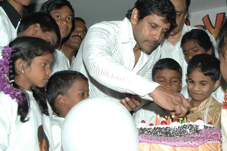 Actor Vikram Wife Shailaja Balakrishnan