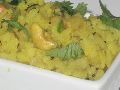 Rinkusrasoi: Batata poha/ pauva ( Beaten Rice with Potato)