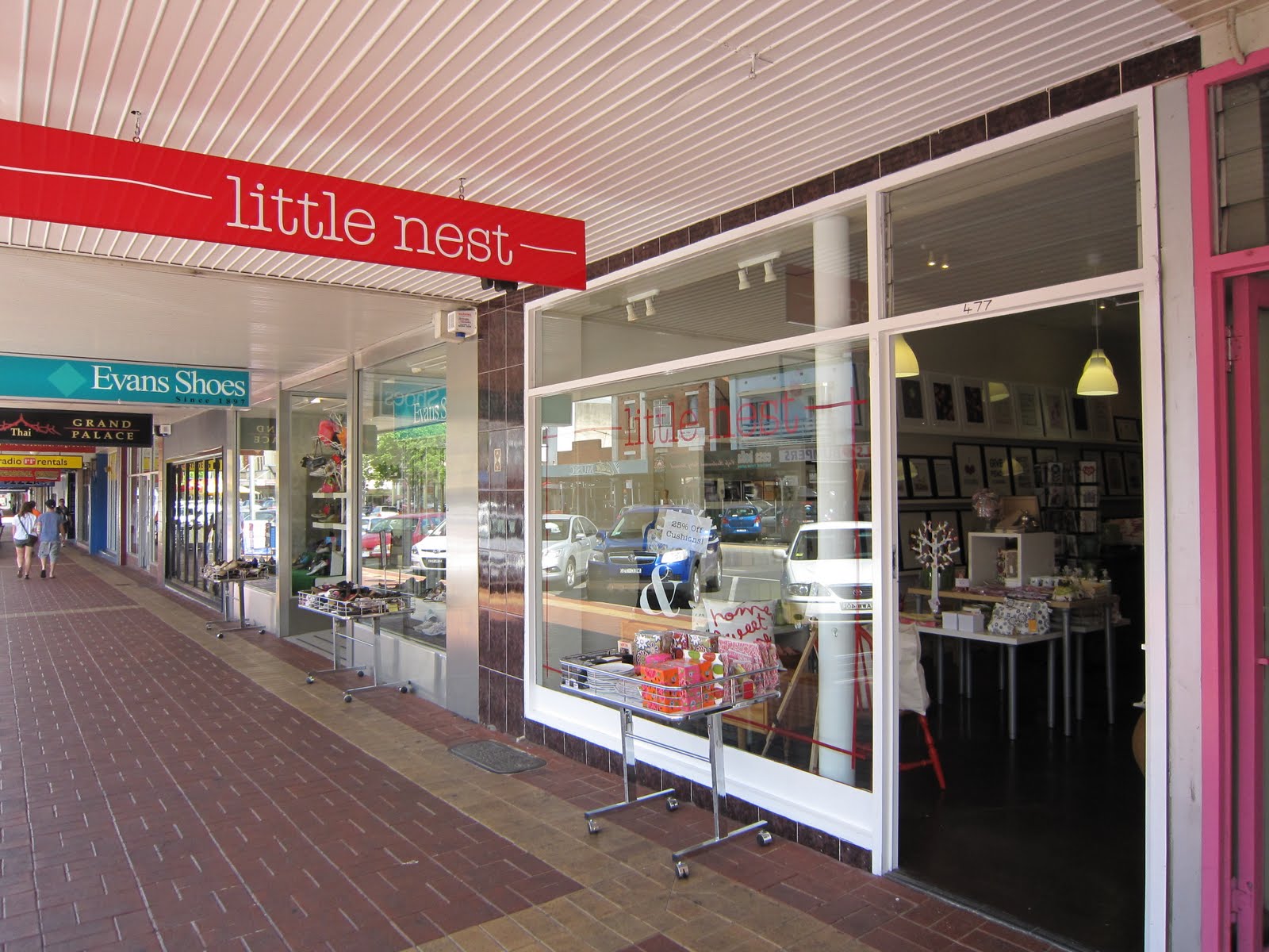 Tara Dennis: Cute Shop