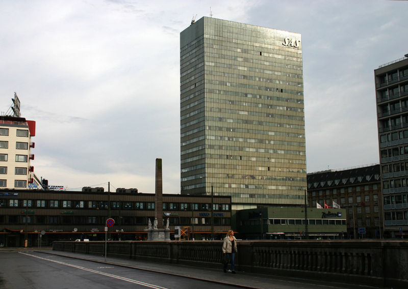 Casi Arquitectos ETSA: Edificio Hotel Royal SAS de Arne Jacobsen