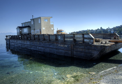Victoria Daily Photo: House Barging