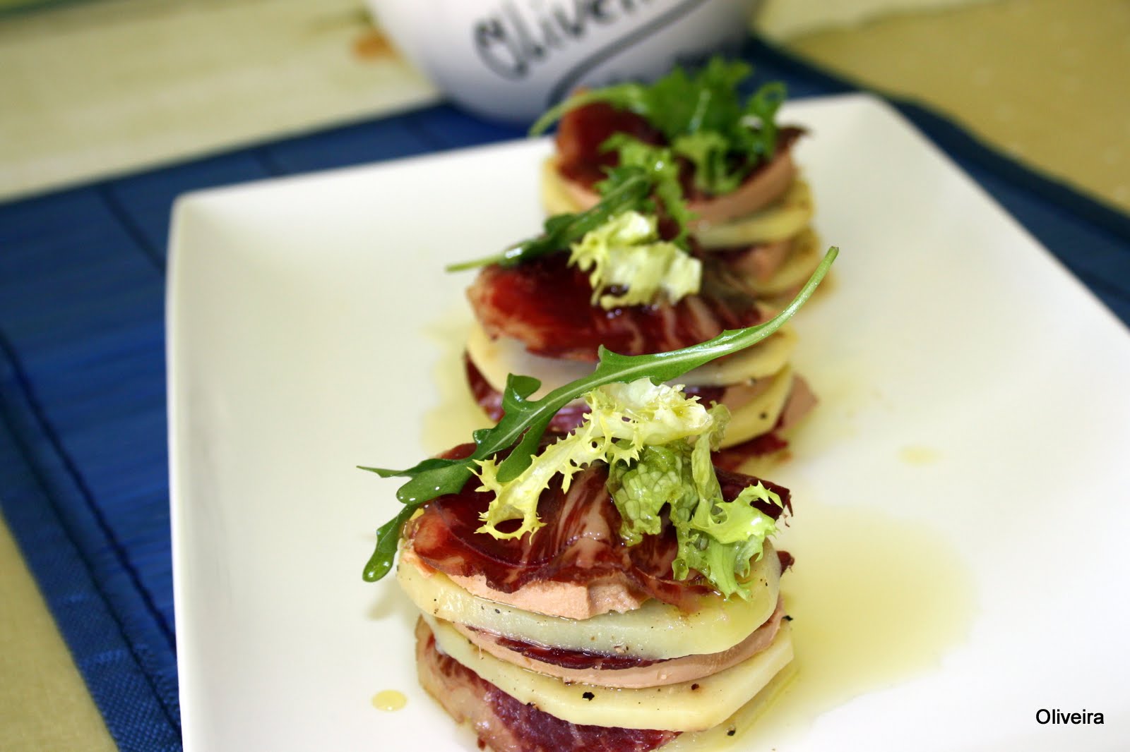 Milfollas de pataca confitada, foie e chacina