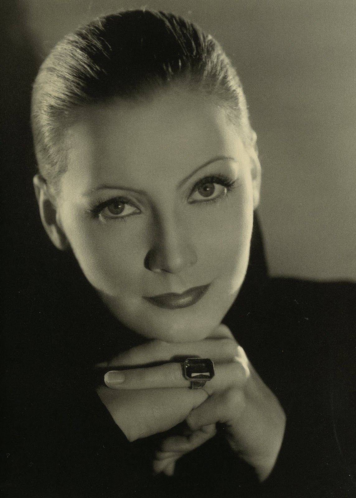 HauteZone: "I want to be alone"... Greta Garbo