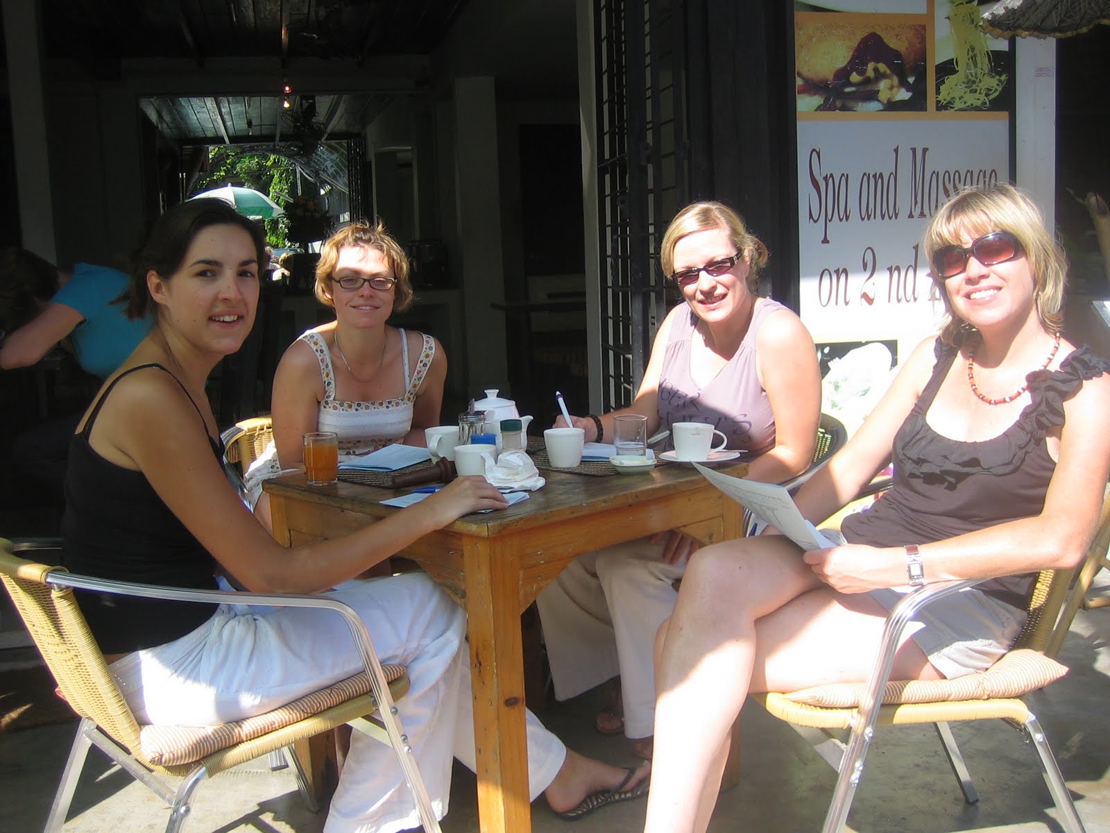 Kate H4H Thailand: Nellie and Family !! and Home