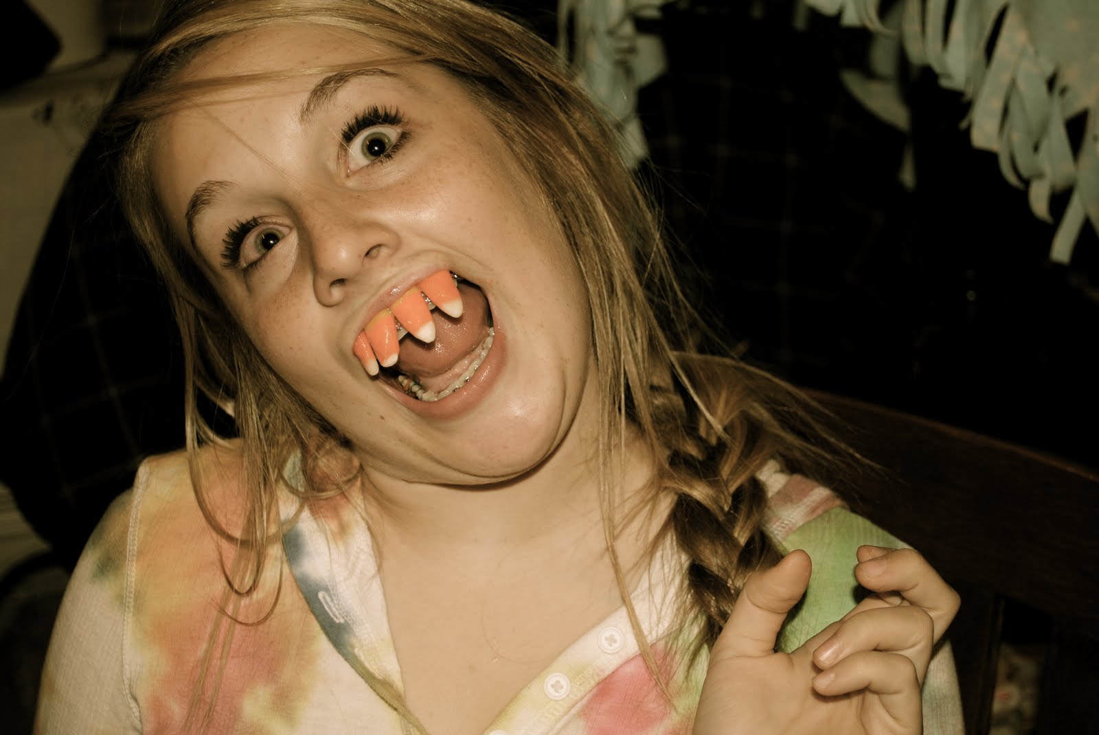 1000 awkward things: #9 candy corn teeth