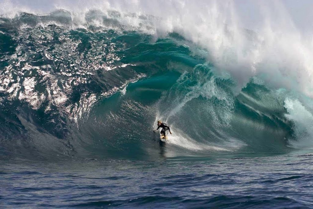 Enjoy The Most Amazing Pictues: 13 Cool Big Wave Surfing Pictures