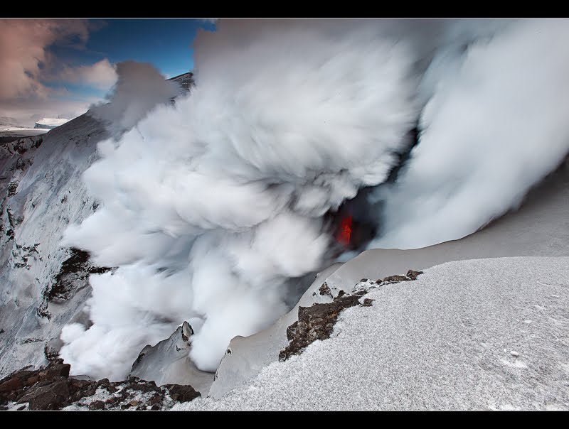 Enjoy The Most Amazing Pictues: Cool 2010 Iceland Volcano Pics