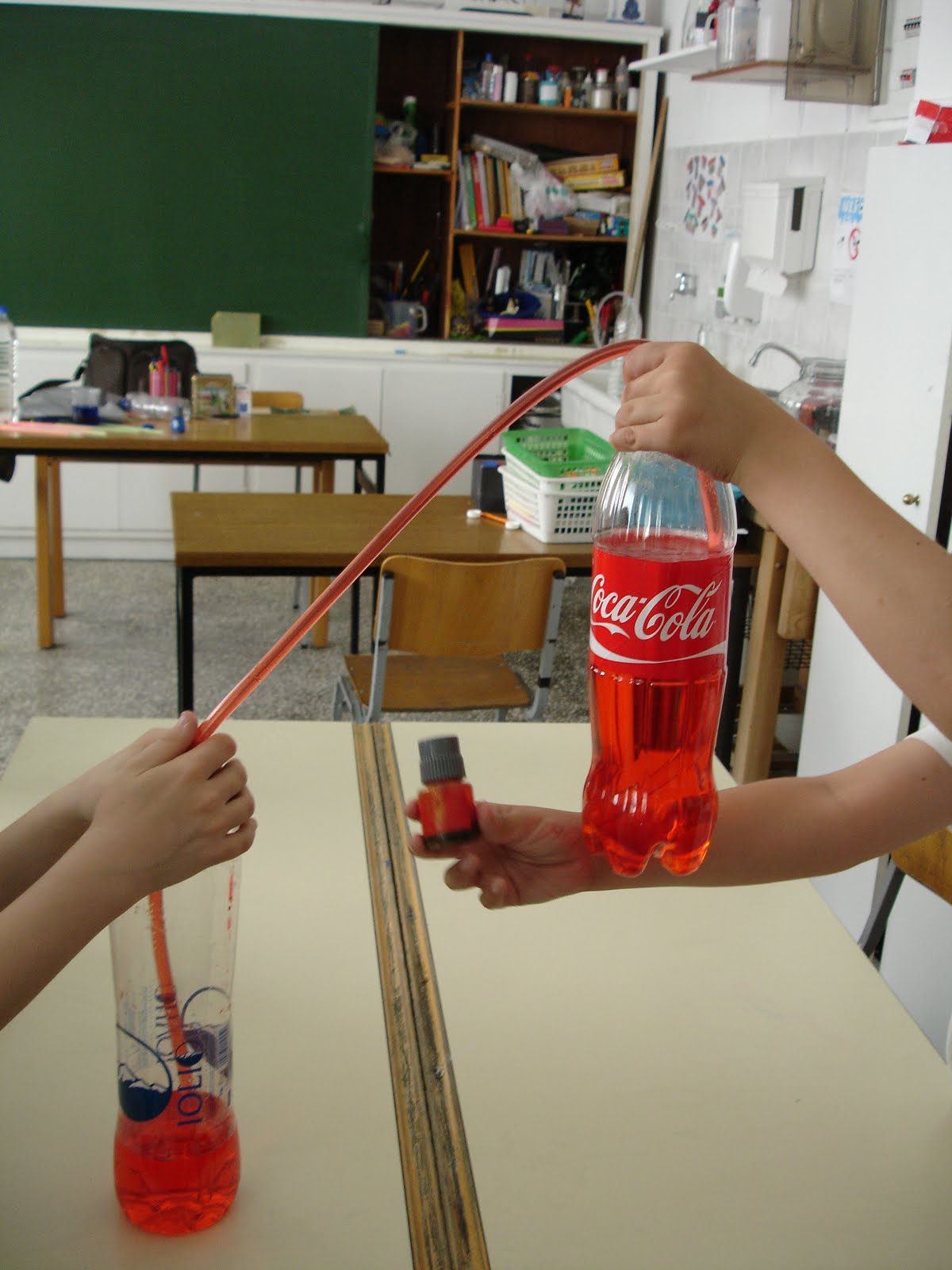 Πειράματα Φυσικής με Απλά Υλικά Science Experiments for Kids: Νεροτραμπάλα
