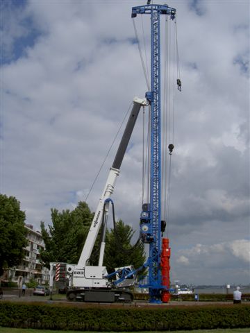 Bob-Basic: crawler-mounted telescopic pile driver at the bauma