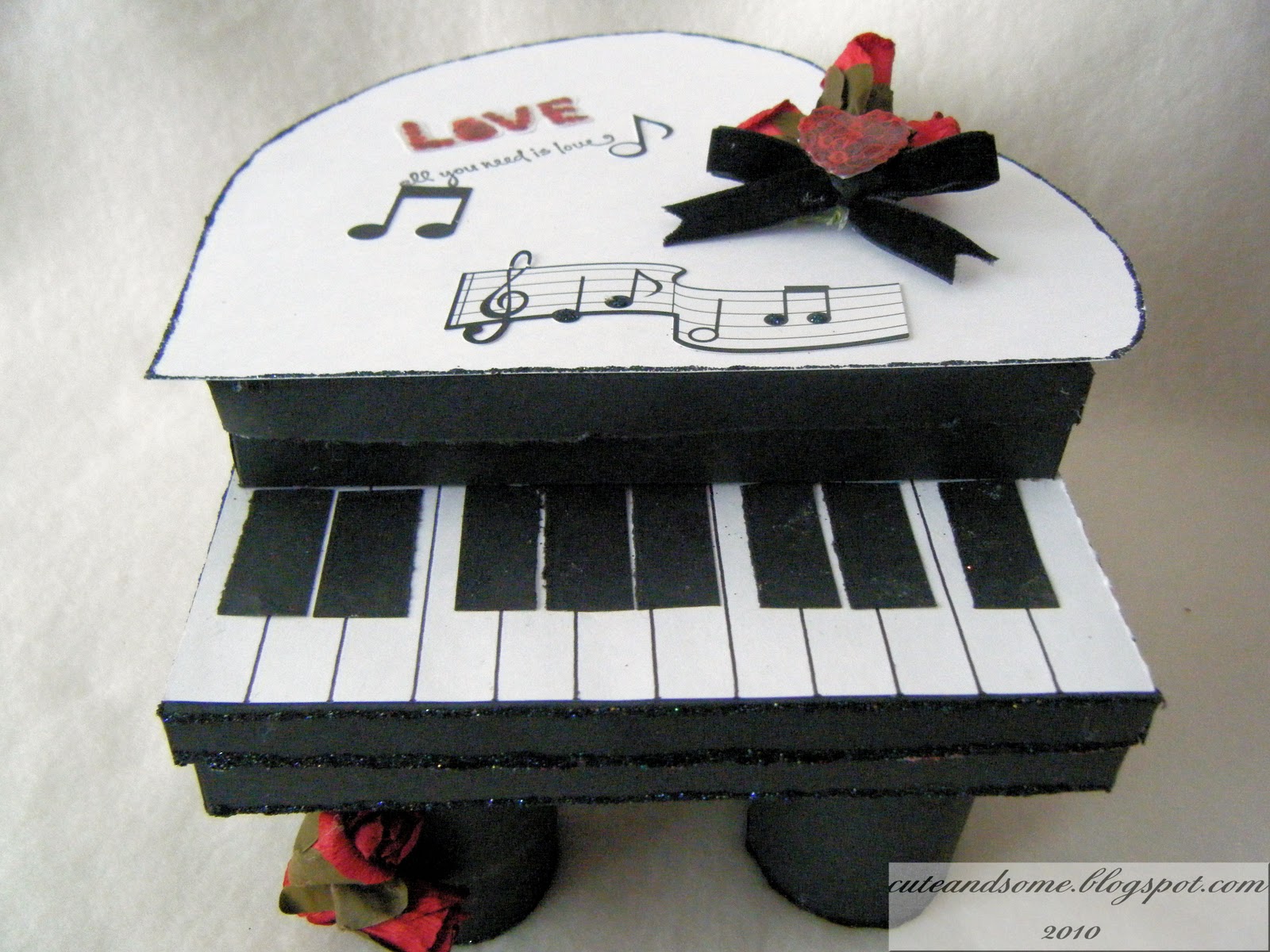 Cute and Some: "ISN'T IT A 'GRAND' PIANO?" DOUBLE LAYERED TREAT BOX!