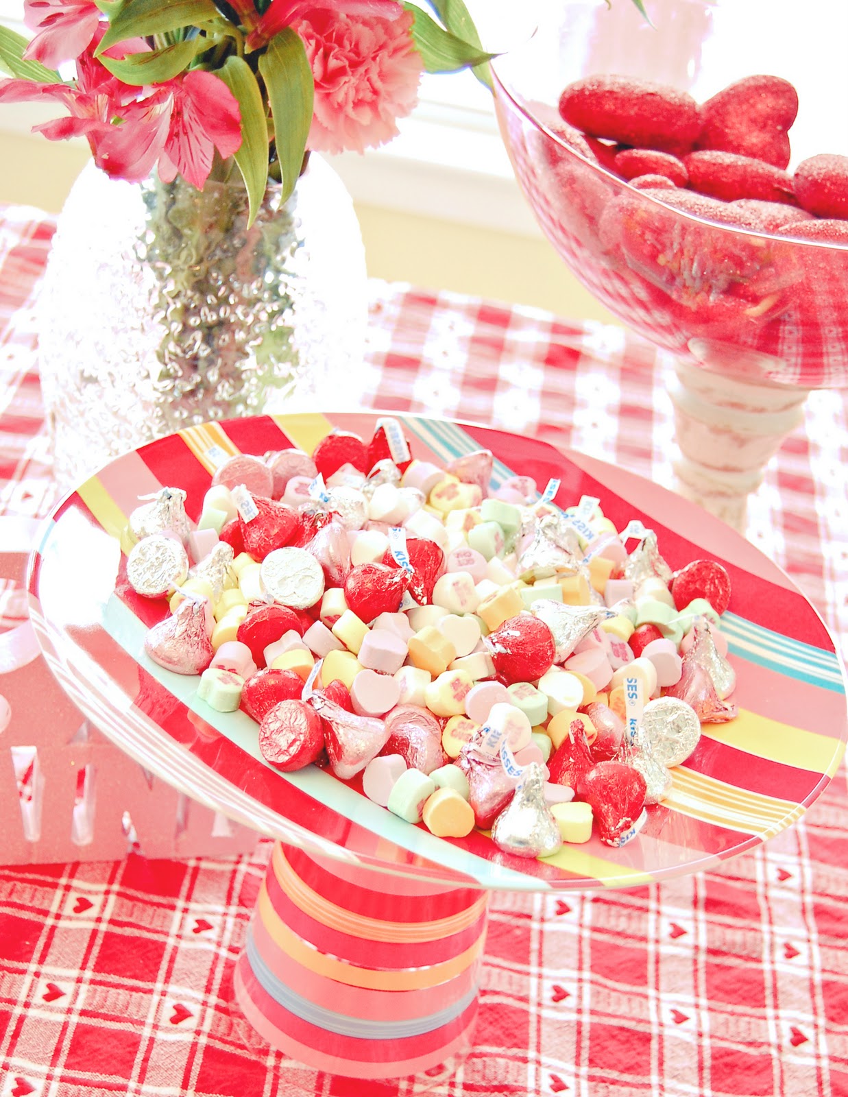 A Feathered Nest: Simple Cake/Candy/Party Stand