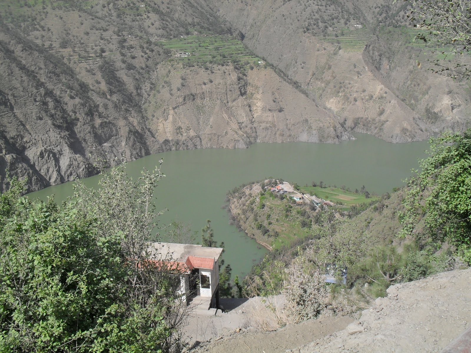 CHINAR SHADE : BEAUTIFUL MINI KASHMIR IN JAMMU PROVINCE KNOWN AS BHADERWAH