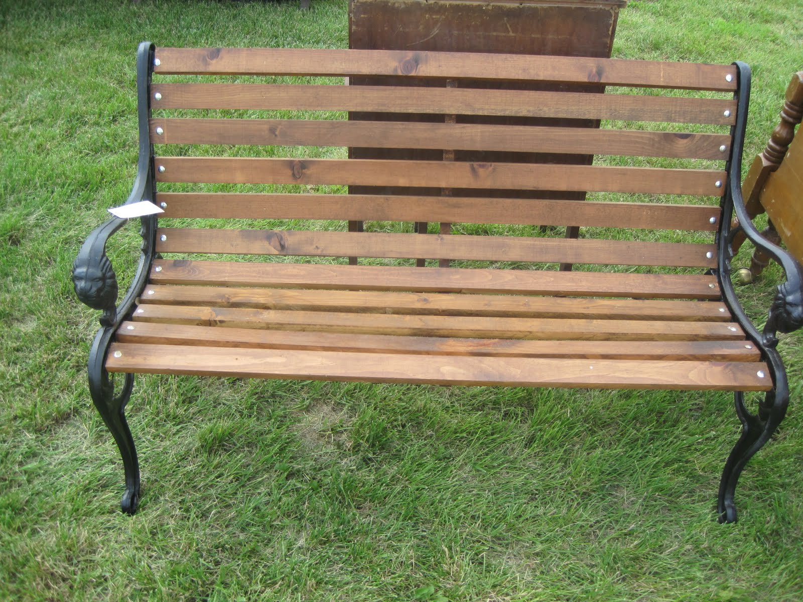 Ella Mae's: Lion Head Park Bench