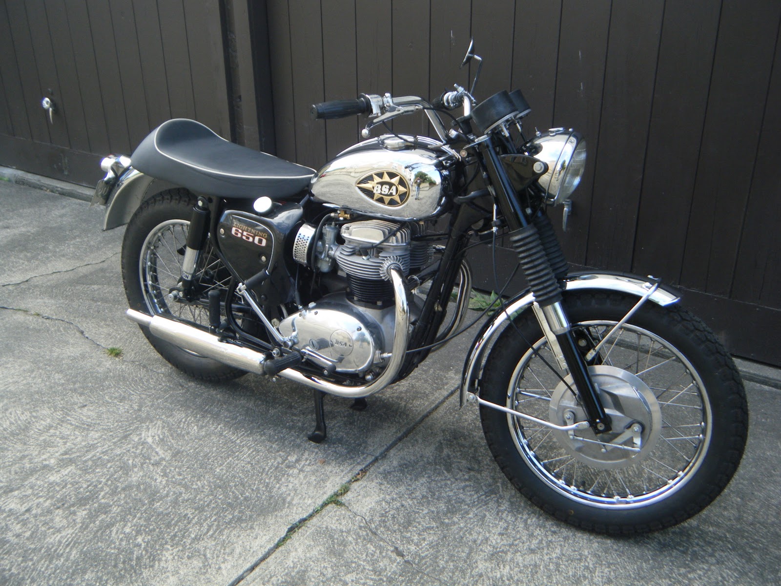 The World of JEK: BSA A65 finished!