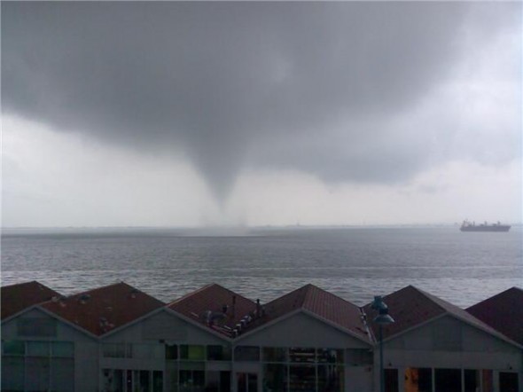 Horta do Zorate: Tornado no rio Tejo, em Lisboa...