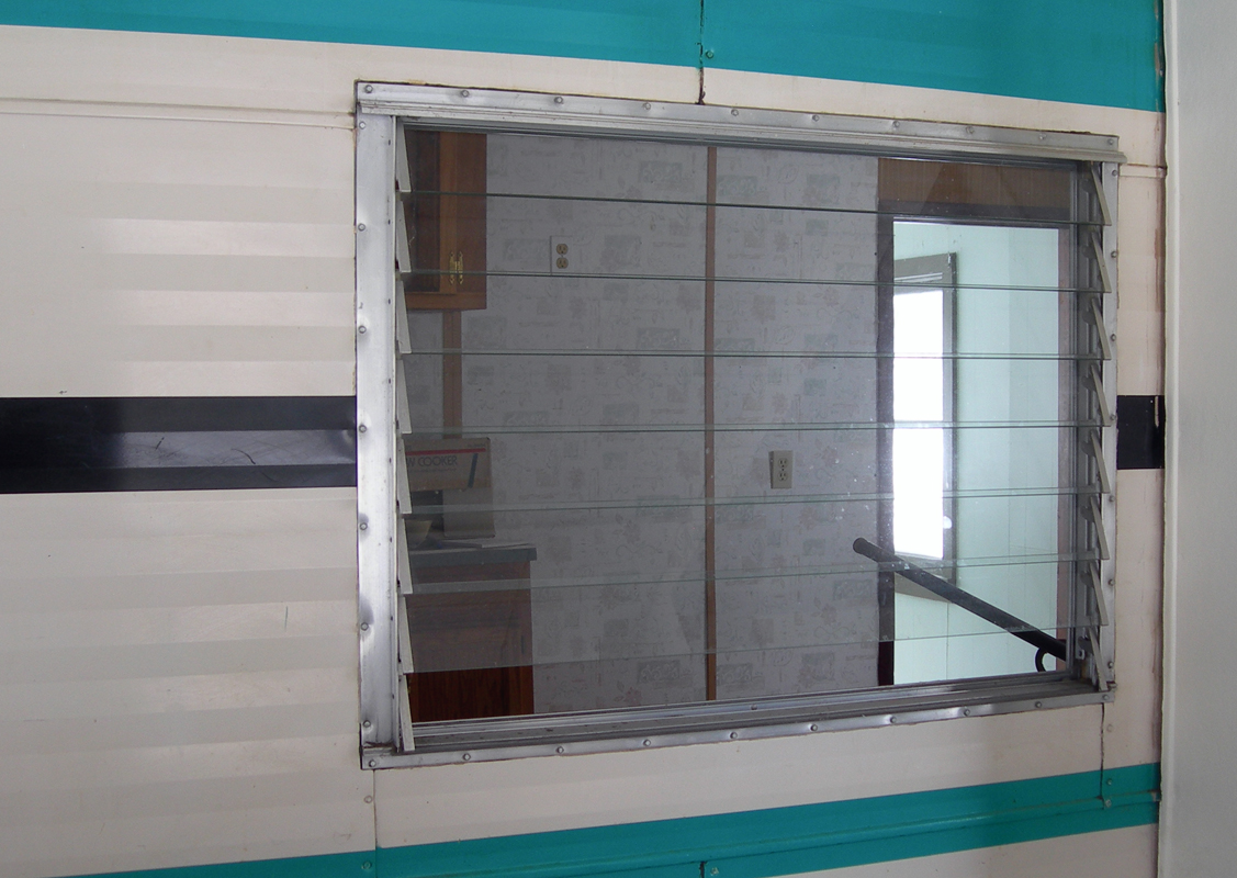 Lester's Flat: 1959 Detroiter mobile home, free to (be) a good home!