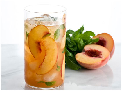 Thinking outside the bag ...: Peachy Iced Tea