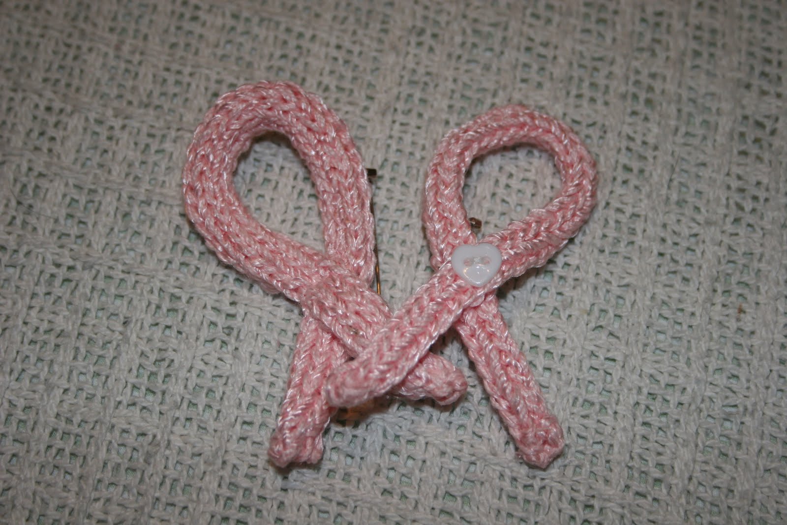 Reading*Crafting*Baking: Knitted Breast Cancer Awareness "Ribbons"