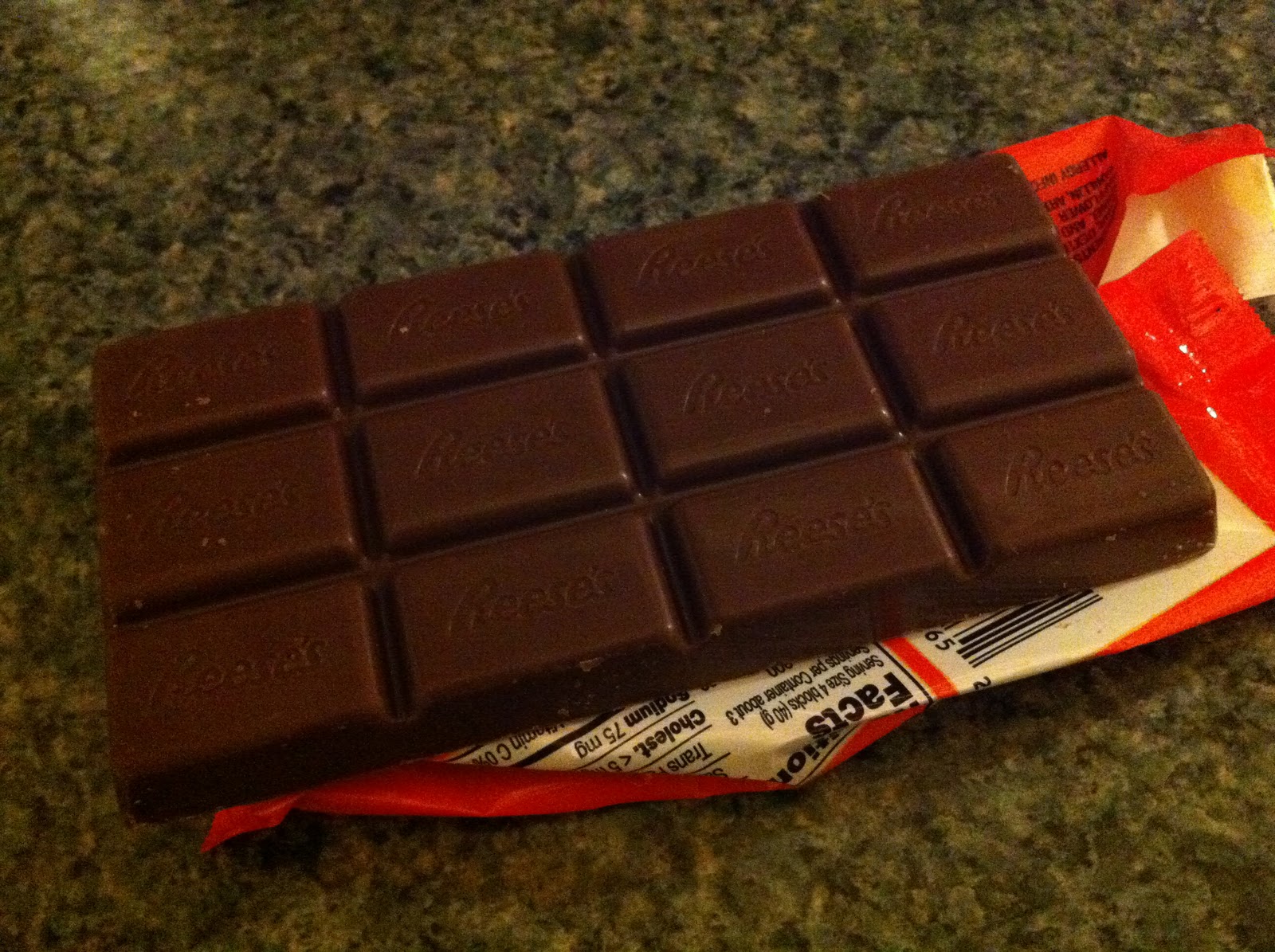 FATGUYFOODBLOG: The Reeses...chocolate bar?