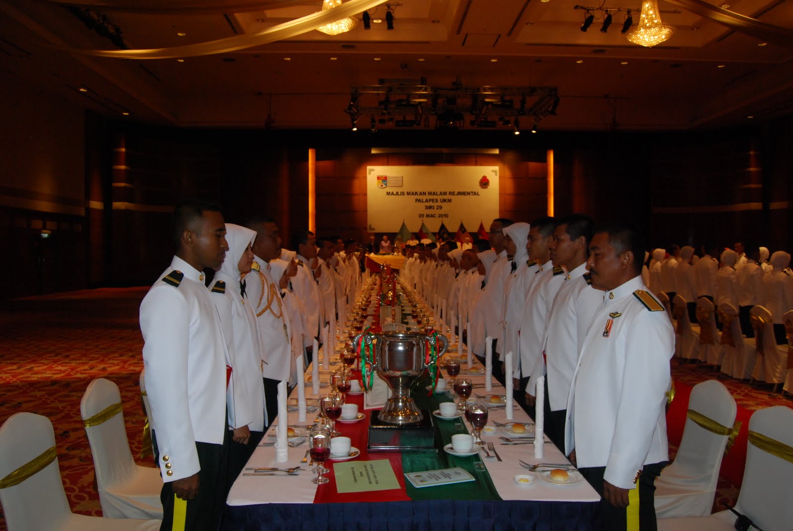 Mr. 7的部落格: 迟来的Majlis Makan Malam Rejimental PALAPES 2010