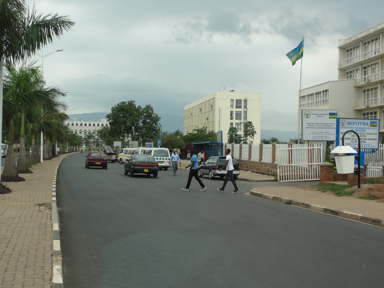 Rwanda: (Very clean) street scene Kigali