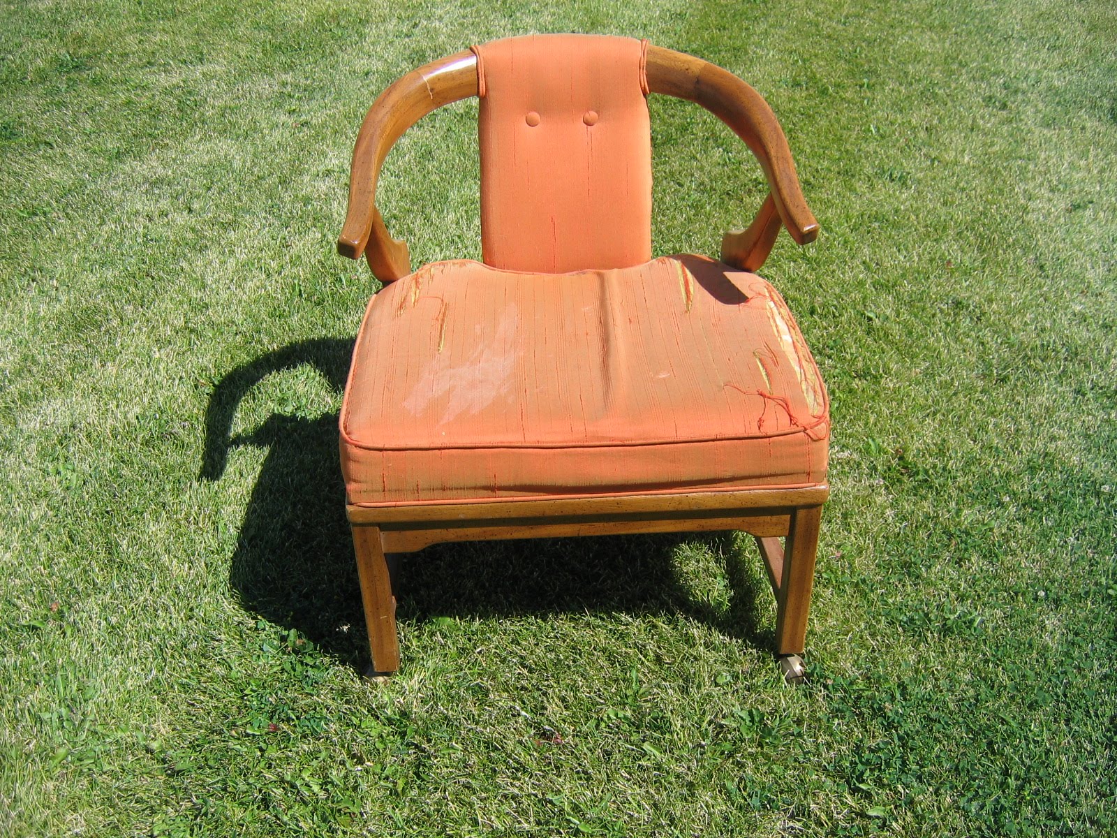 Camille's Casa: Hello, Ugly Chair