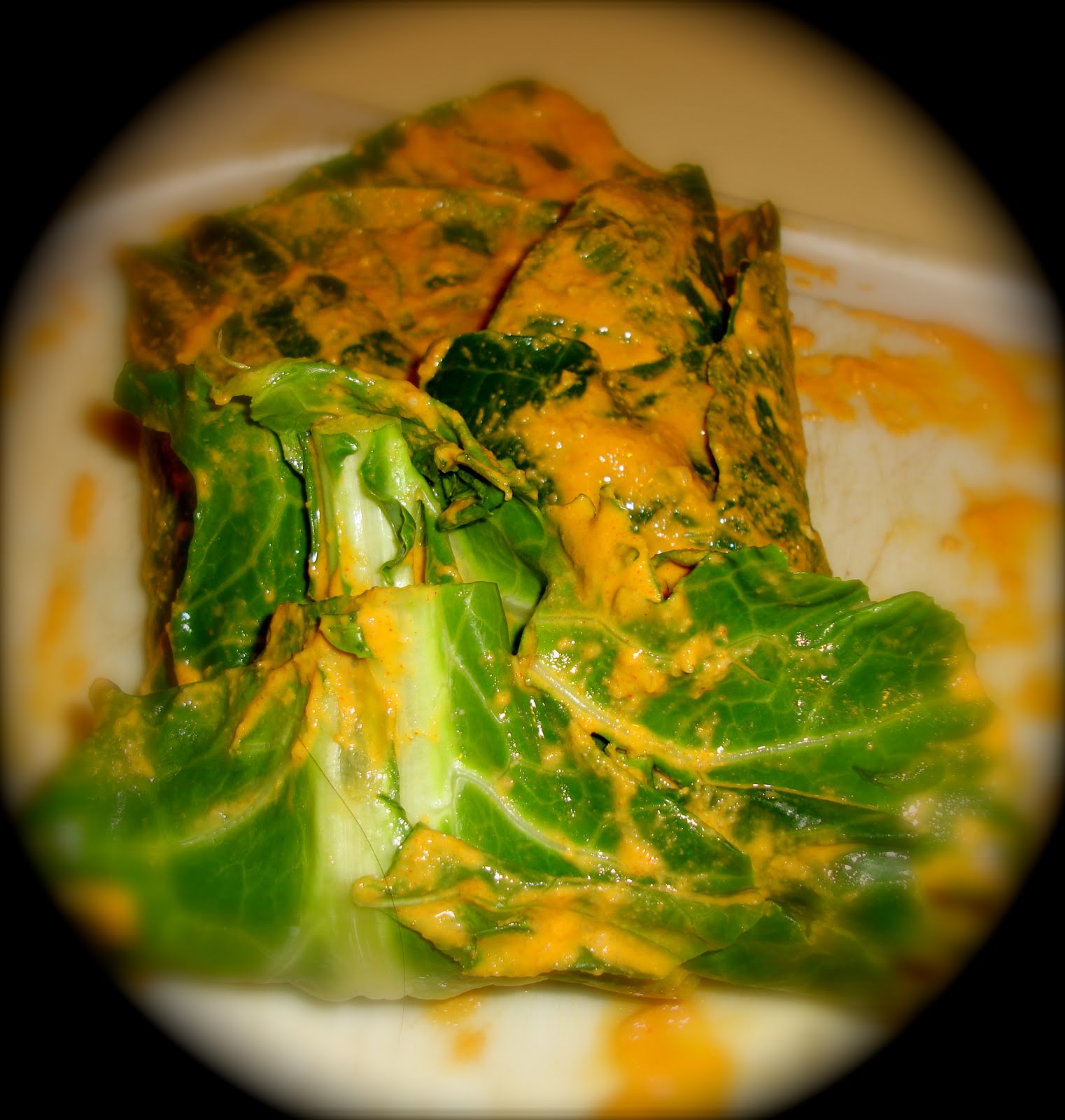 My experiments with cooking: Pathrodo/ Chembila Ada/Yam leaf roll