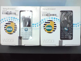 Sony Ericsson W200 aquatic white and mono blue unboxing pics - Just ...