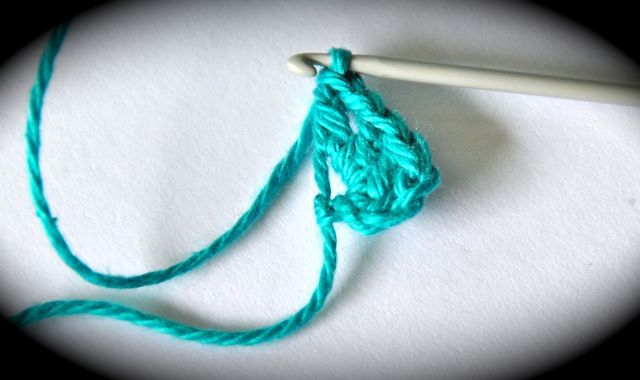 Foxs Lane: How to crochet ric-rac.