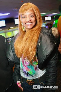 Lanie's Channel.: Females with BAD weave.