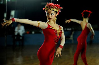 Fotos al Carbon: Diana Aranda( danza clàsica) en un ensayo x