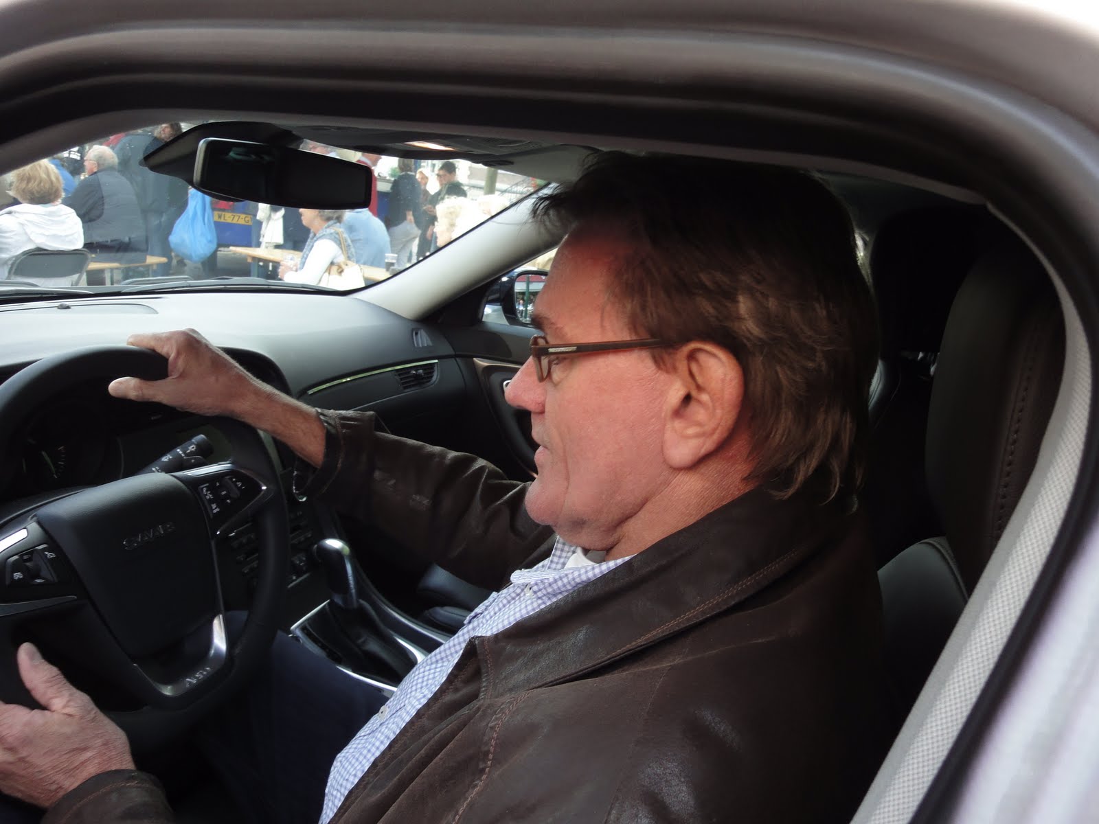 HEIDEHEUVEL WITTEKRUISLAAN 1 2 HILVERSUM: ROB VAN SCHIE GAAT ER AL VAN DOOR