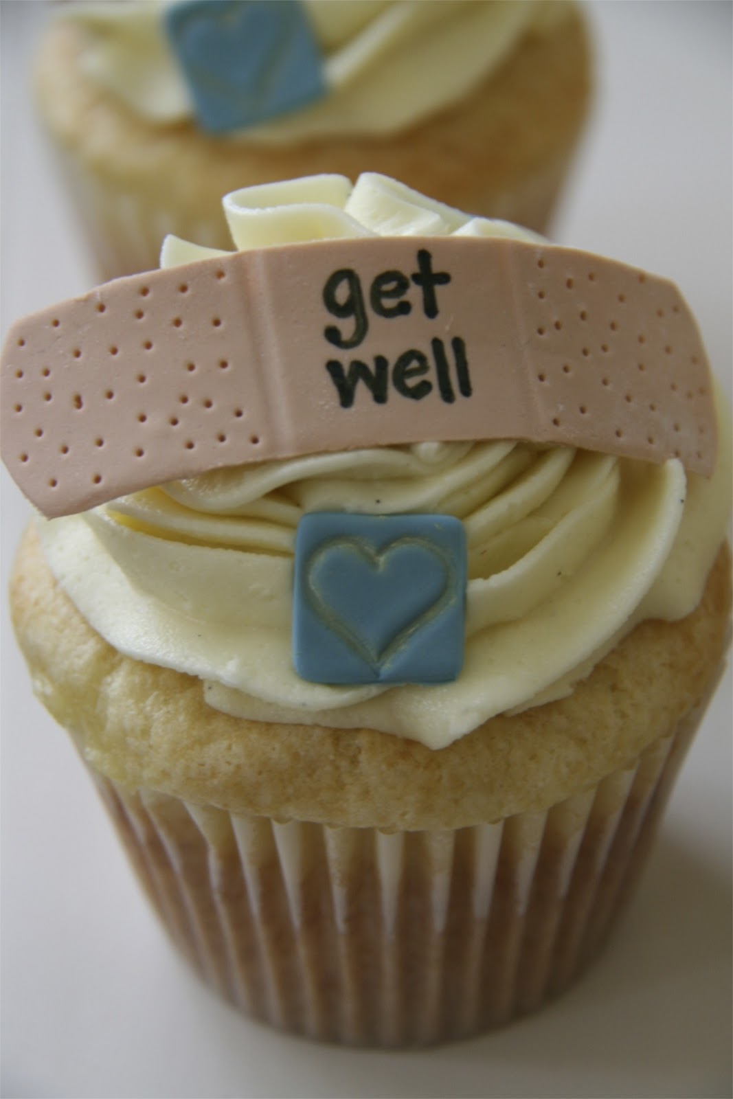 Sweet cake design: Band-Aid cupcakes