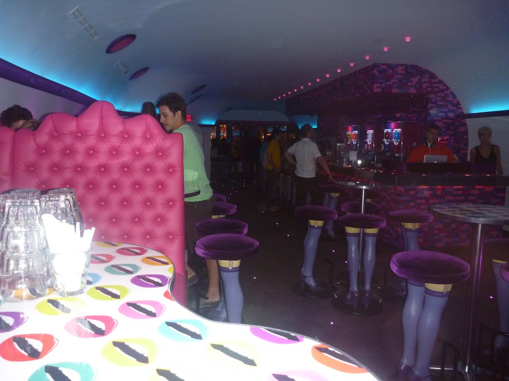 Montréal jusqu'au petit matin: CANDI BAR