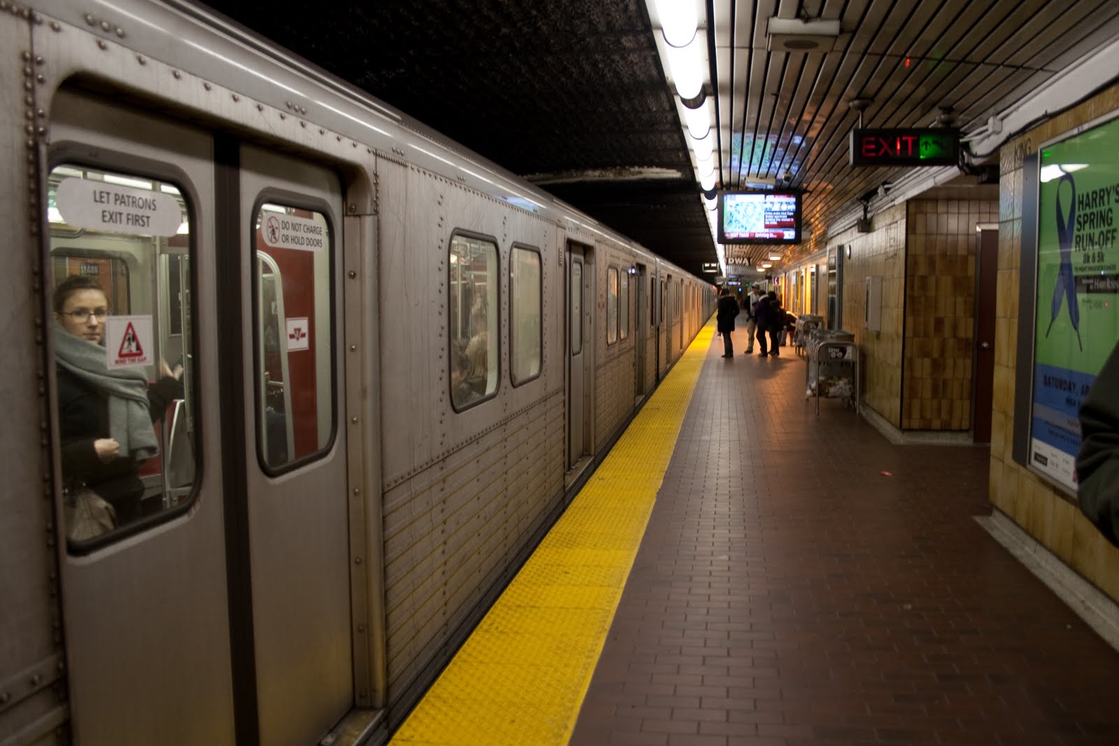 Buck Tracks: TTC - King Station - Yonge (Yellow) Line