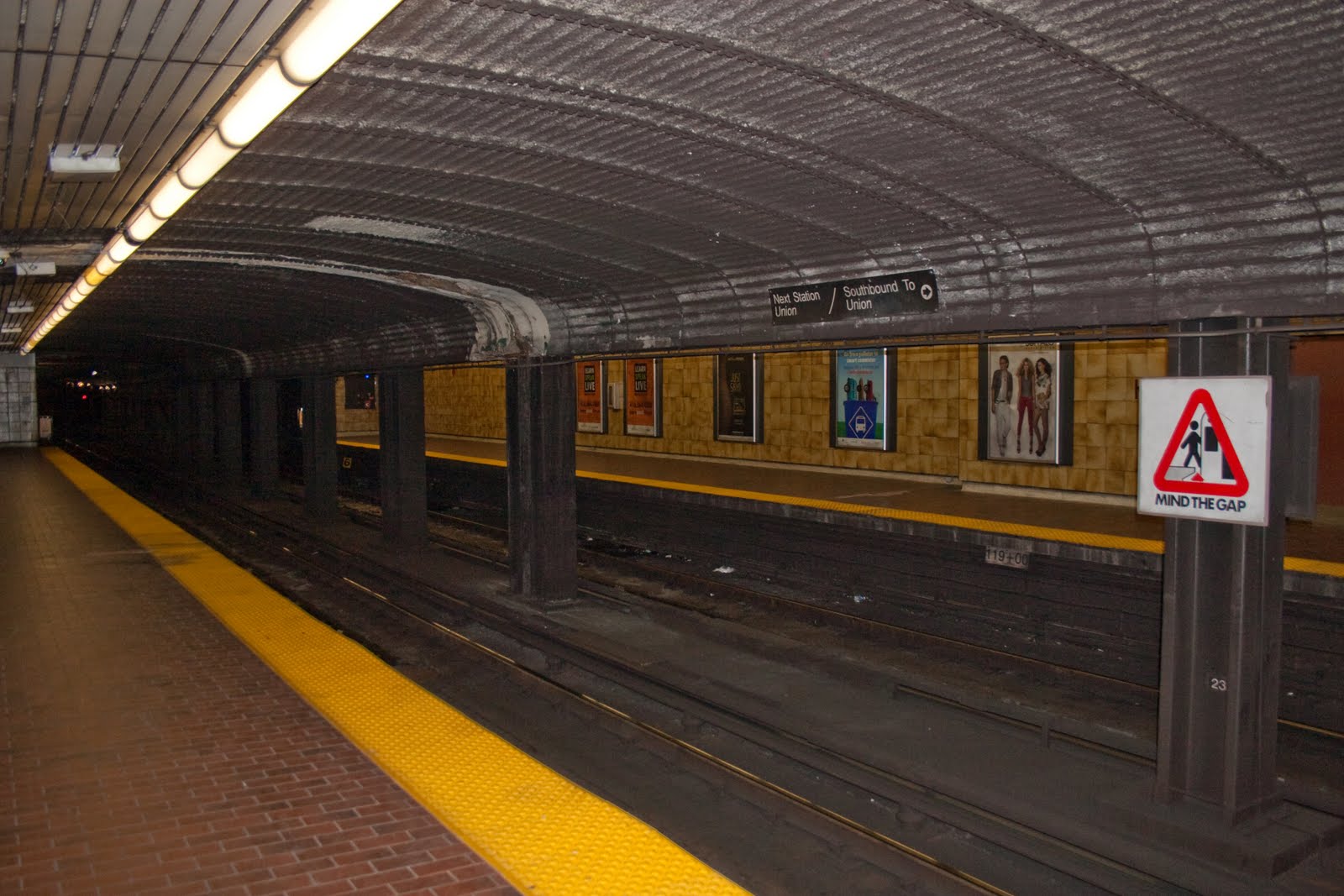 Buck Tracks: TTC - King Station - Yonge (Yellow) Line