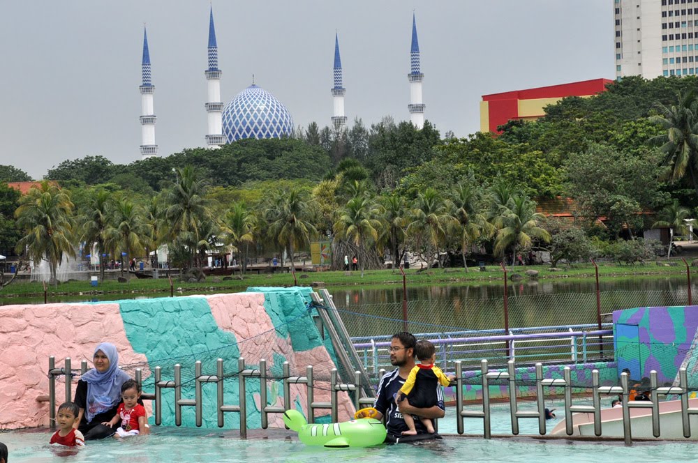 Look Who's Talking Now!: Akeef @ Wet World Shah Alam