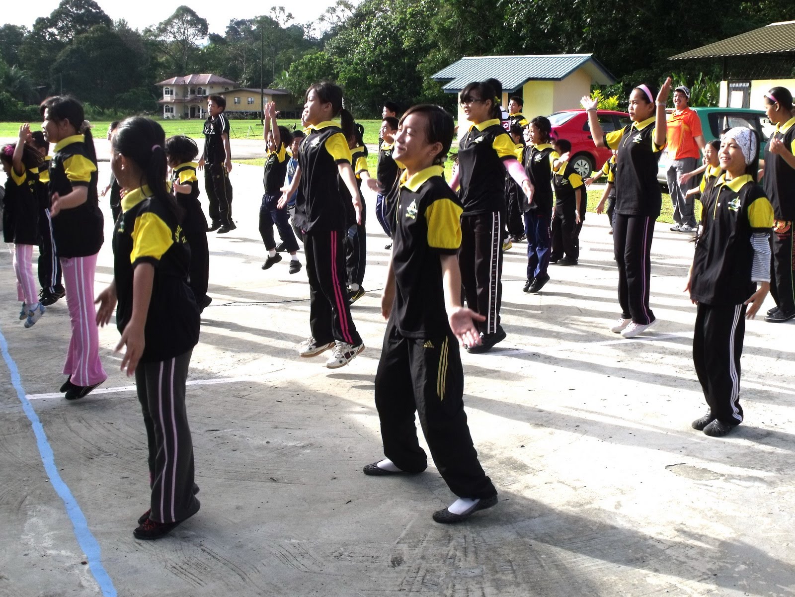 .: Aktiviti Senamrobik untuk warga Sekolah Rendah Selapon