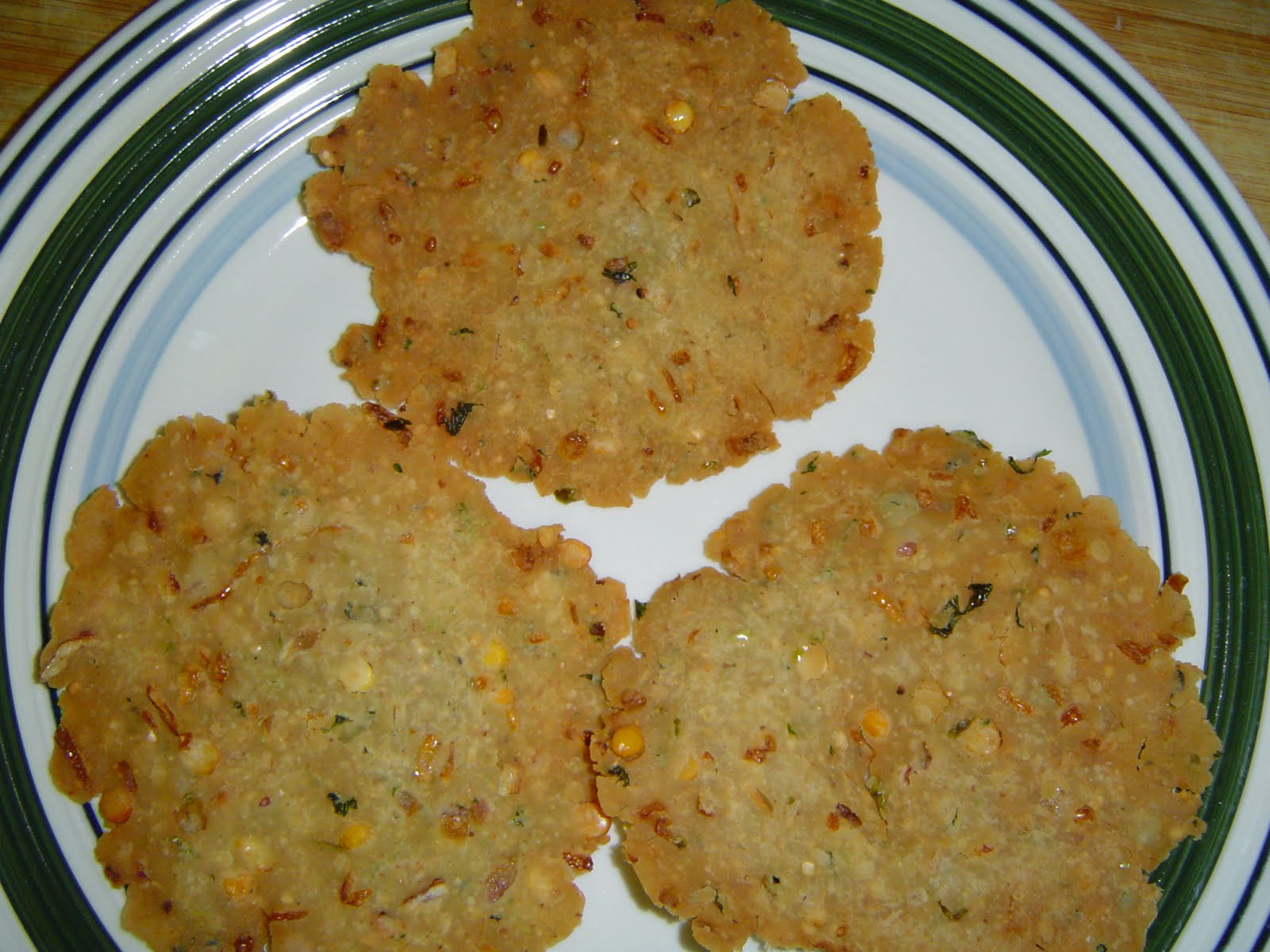 swapna kitchen: SPICY RICE CRAKERS(KARAM VADAPPALU)