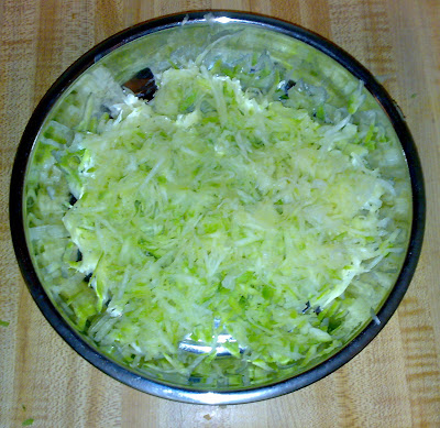 Preethi's Andhra Kitchen: Mamidikaya Thurumu Pachadi / Grated Mango pickle