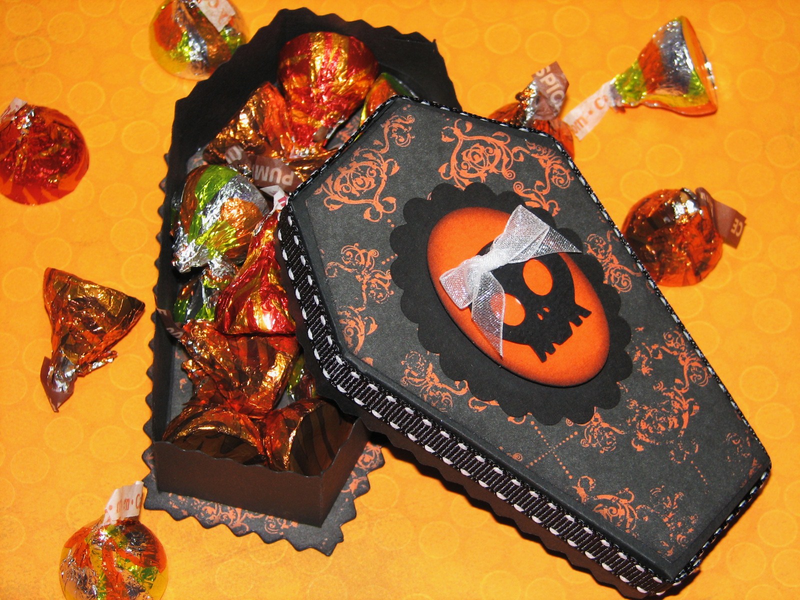 The Avid Scrapper: {Halloween Coffin Treat Boxes}