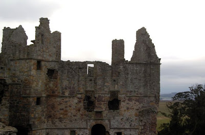 Scotland for the Senses: Dirleton Castle: Romantic clutter at its best