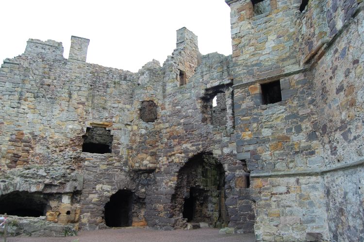 Scotland for the Senses: Dirleton Castle: Romantic clutter at its best