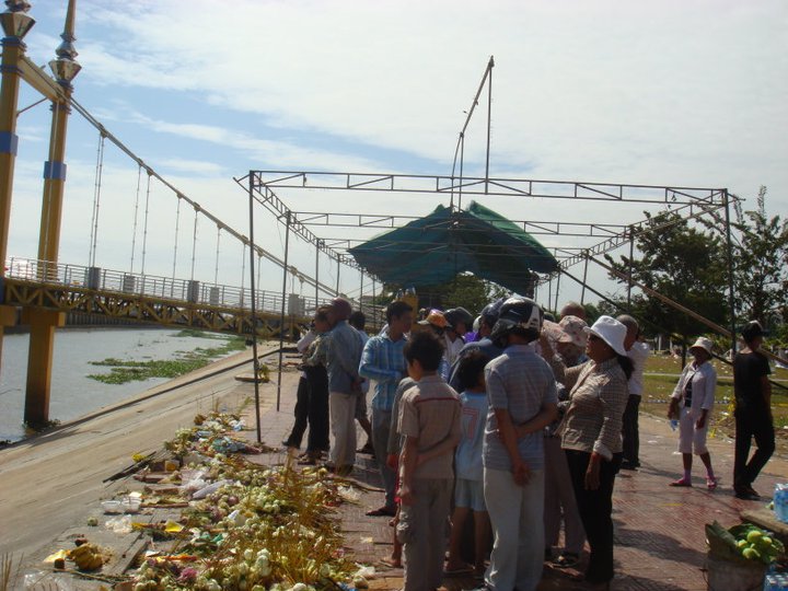 KI Media: Photos from Koh Pich Bridge on Sunday 28 Nov.