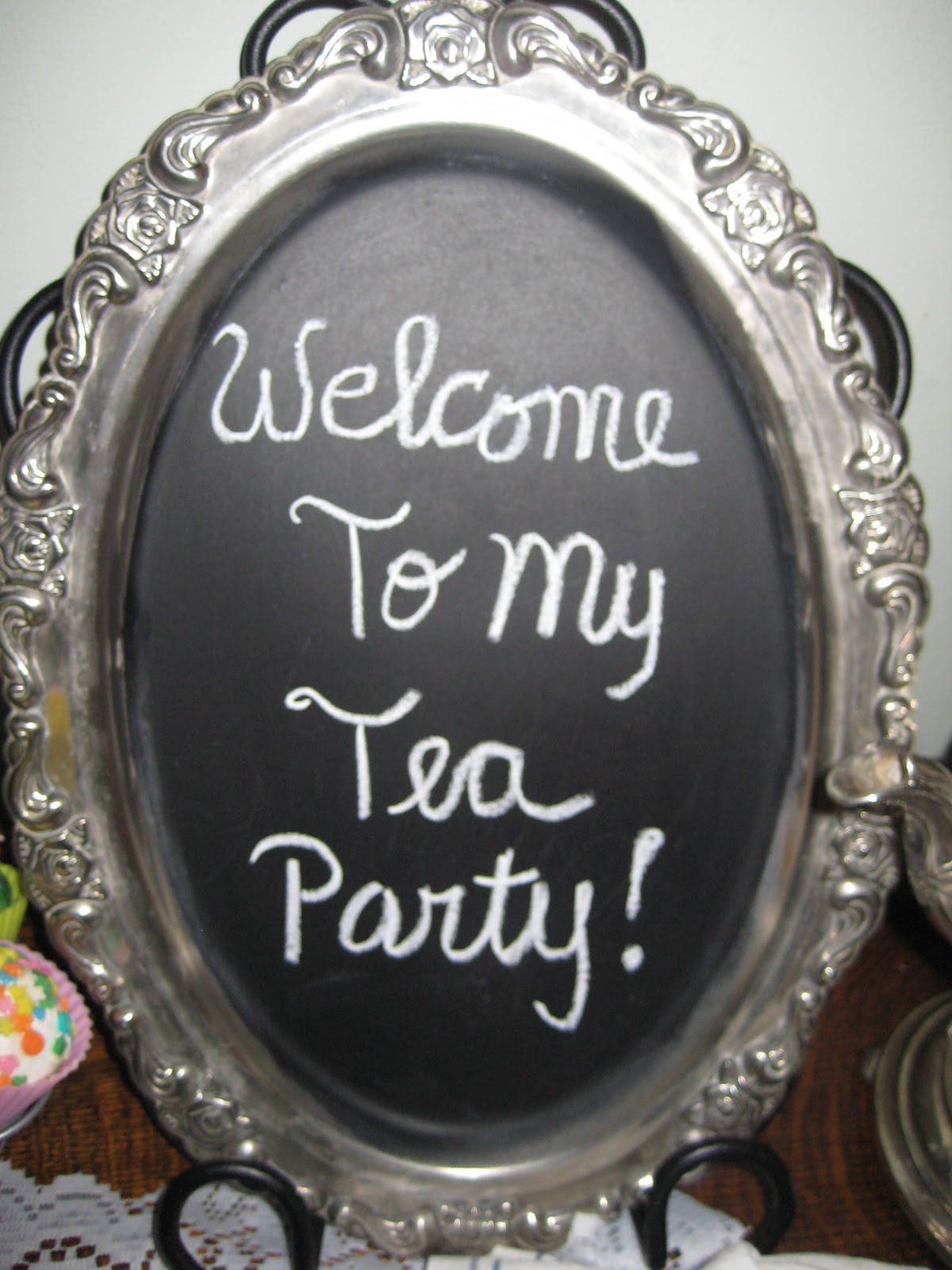 Making The Most of Each Day: Decorative Chalkboard Trays